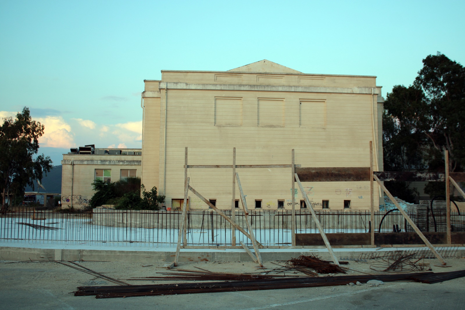 2__anoixto_theatro